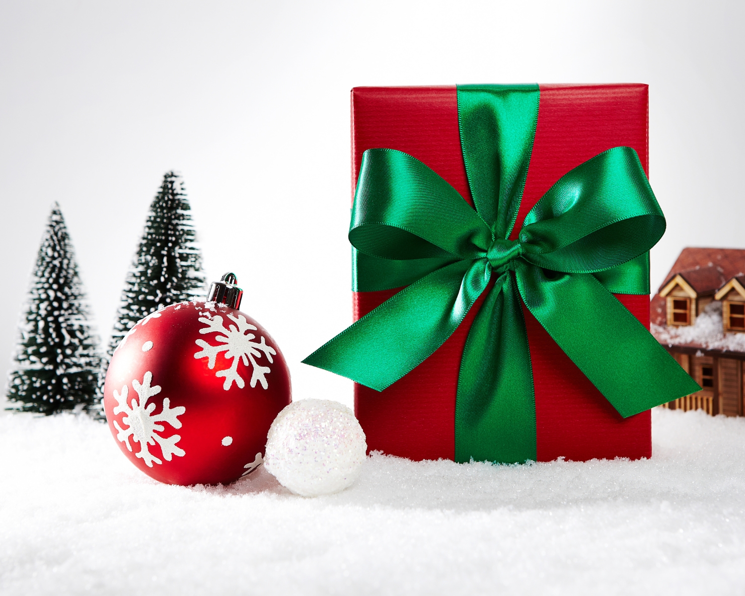 How to Use Props and Accessories in Holiday Photography – My Lovely Lens